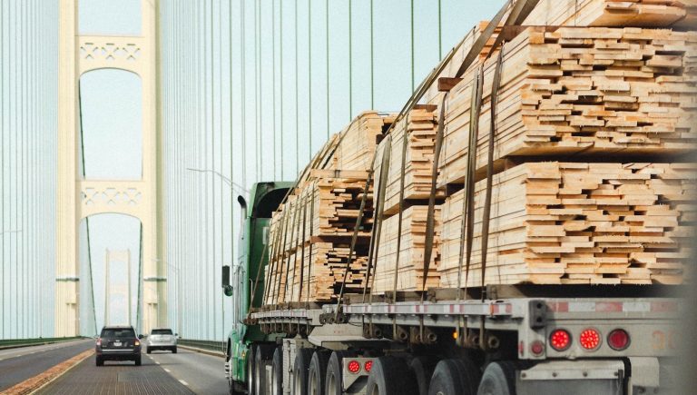 4 Tips For Safely Securing Loads On Truck Using Cargo Restraints - Load ...